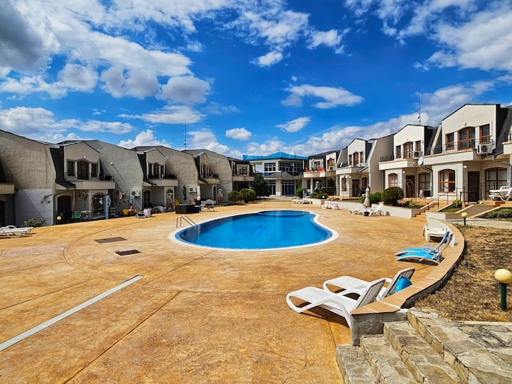 Family Flat With Pool - Bulgaria