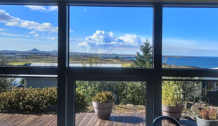 Epic Ocean & Volcano Views - Islande