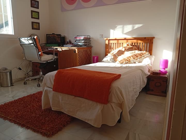 Habitación En Villa Con Piscina. - Marbella