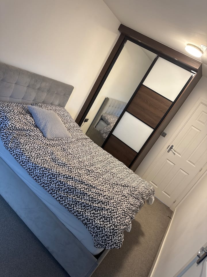 Top Floor En Suite Room Coventry - Coventry