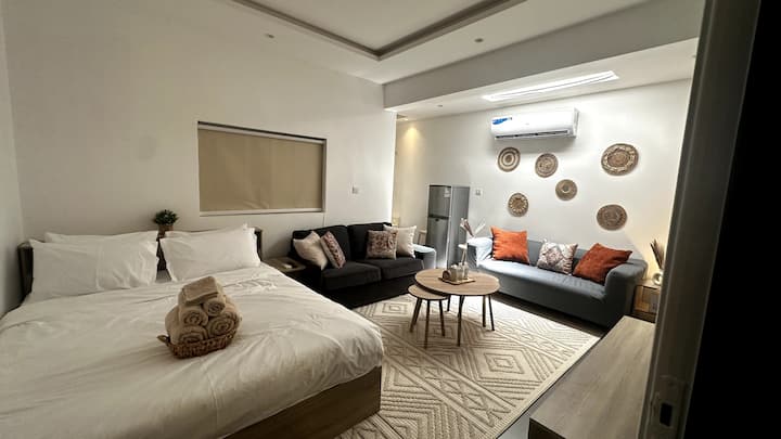 B Stays (Kitchenette + Bedroom) - Jeddah King Abdulaziz Airport (JED)