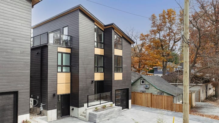 The Tipsy Otter 5 Br Near Beach - Grand Bend