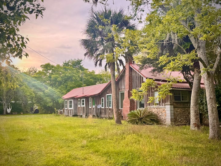 The Wildflower Meadows Homestead - 호손