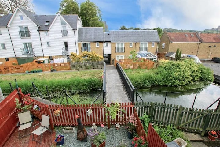3 Bed Terrace House - Dover