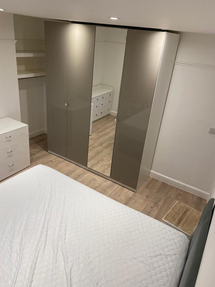 Big Double Bedroom With Bathroom - Cambrige (UK)