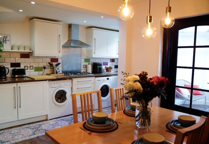 #37 Elegant & Spacious Home For 6 - Coventry