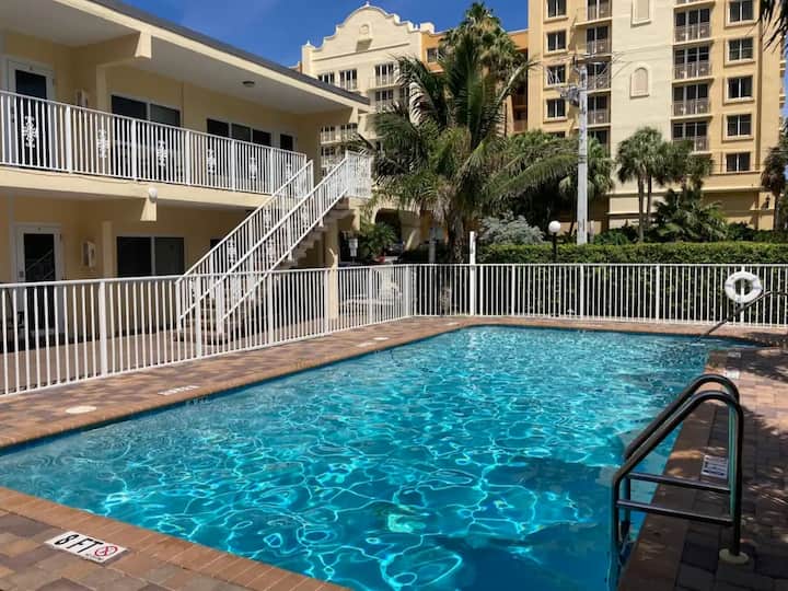 Beautiful Deerfield Beach Condo - Deerfield Beach, FL