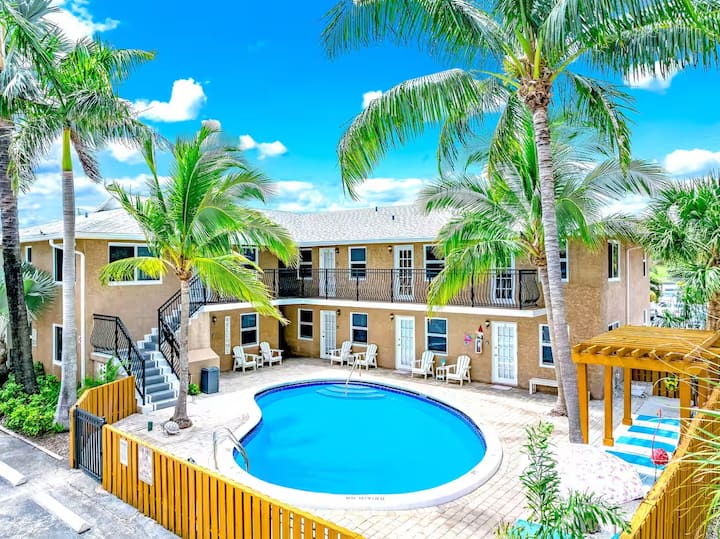 Tropical Paradise + Pool & Patio! - Fort Lauderdale
