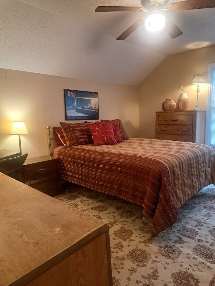 Raleigh Room W/ Bath - Raleigh, NC