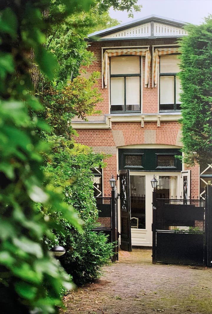 Romantic Coach House Close To The Seaside - The Hague