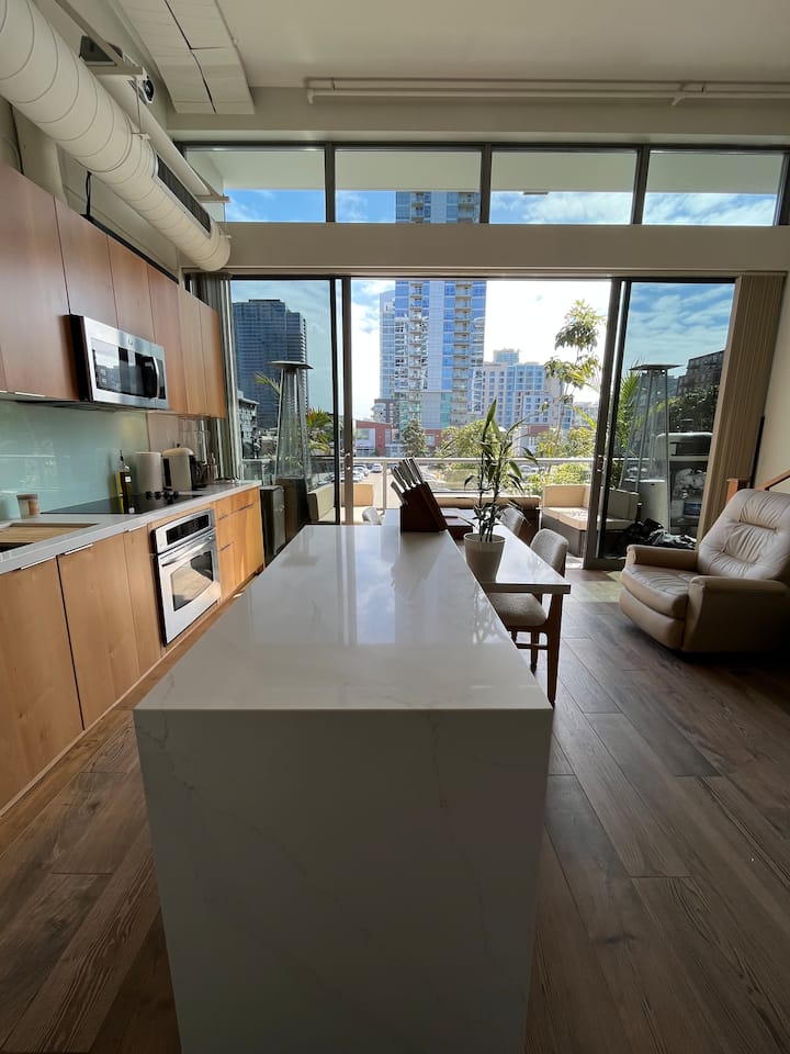 Loft On 6th And Market - Coronado Island, CA