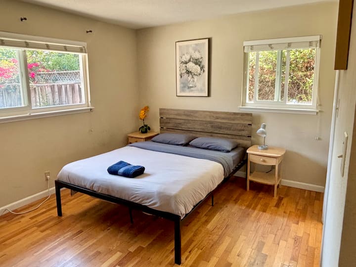 Private Master Suite Near Apple & De Anza College - Saratoga, CA