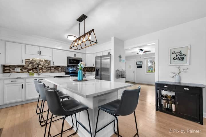 In Ground Pool, Full Ranch Home - Algonquin, IL