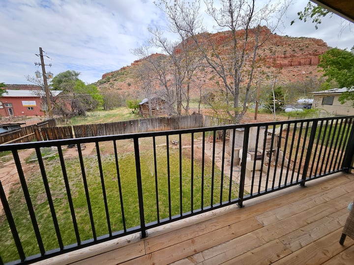 Quaint Upstairs Apartment - Kanab, UT