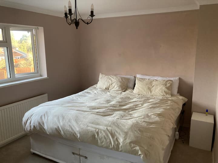 Private King/twin Room In Church Crookham - Room 3 - Farnham