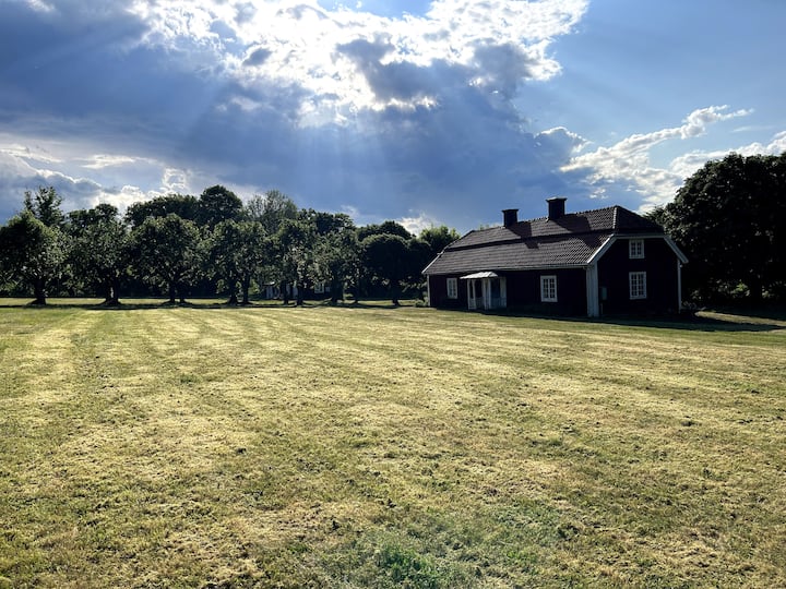 Vackert Hus I Naturskön Trädgård - Valdemarsvik