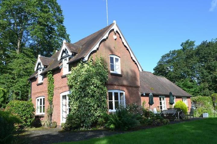 Peaceful Lakeside House - Bewdley