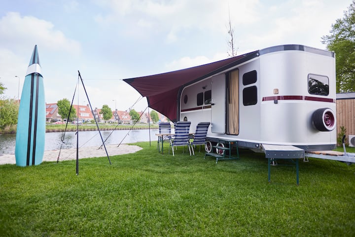 Retro Glampervan Op Stadscamping - 's-Hertogenbosch