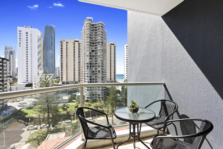 Modern Deluxe Studio Room At Legends Resort- Qstay - Surfers Paradise