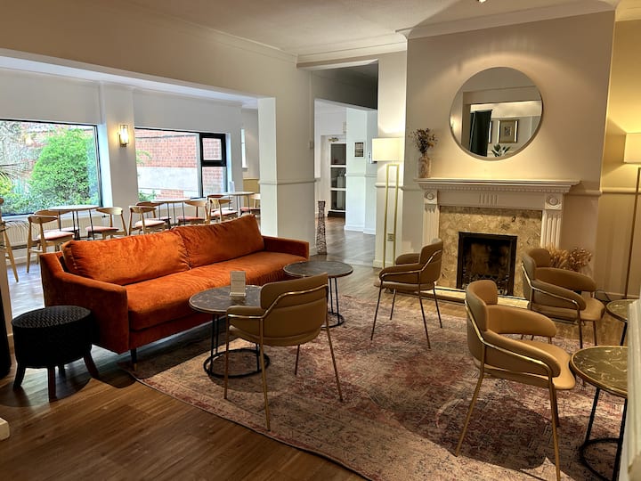 Hotel Sleeps 60+ With Venue - Sutton Coldfield