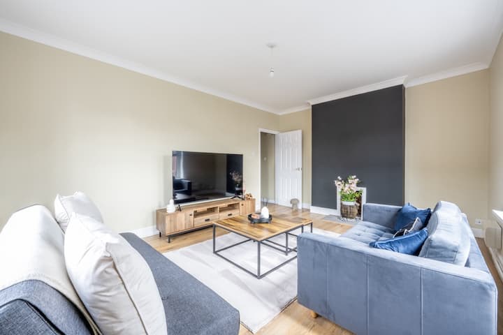 Beautiful, Spacious Central Apartment W/parking - 修咸頓