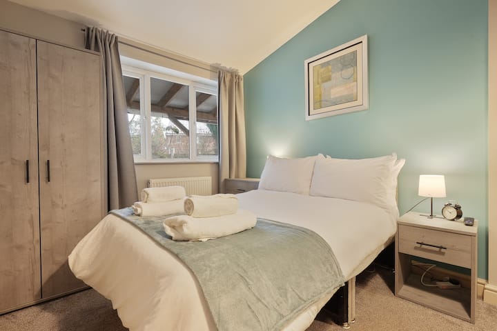 Work And Family Stay | 4 Br | Sleeps 11 | Parking - 頓卡斯特