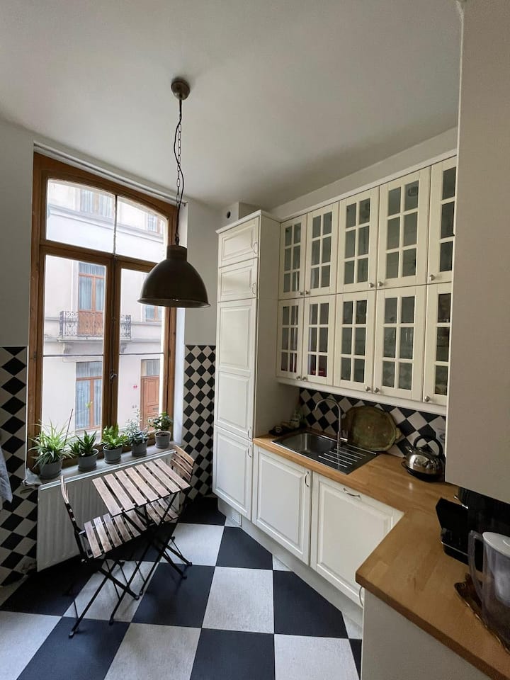 Espace Lumineux Avec Balcon - Bruselas, Bélgica