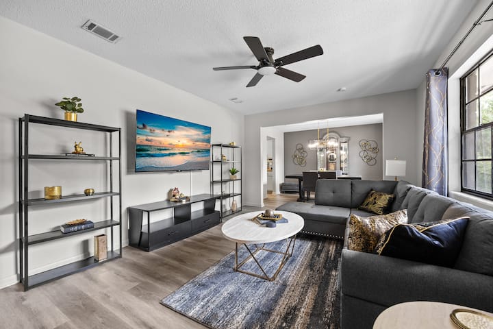Stay Classy In A Spacious Home W/an Elegant Touch - Gainesville, FL