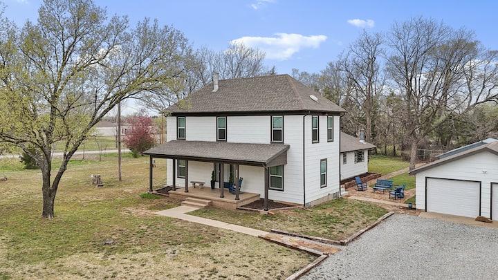 23rd St. Farmhouse Escape! - Red Bluff, Haven