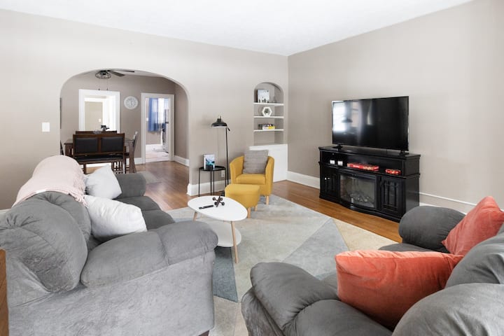 Charming 3-bedroom Haven In Cleveland Heights - Cleveland Heights, OH