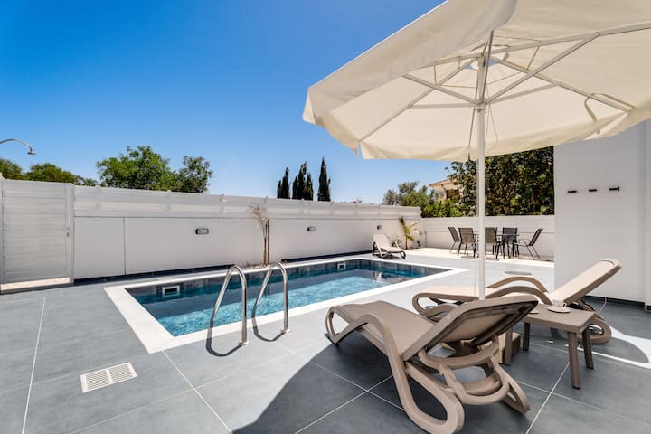 Stylish New Bungalow/pool/greatlocation! - Ayia Napa