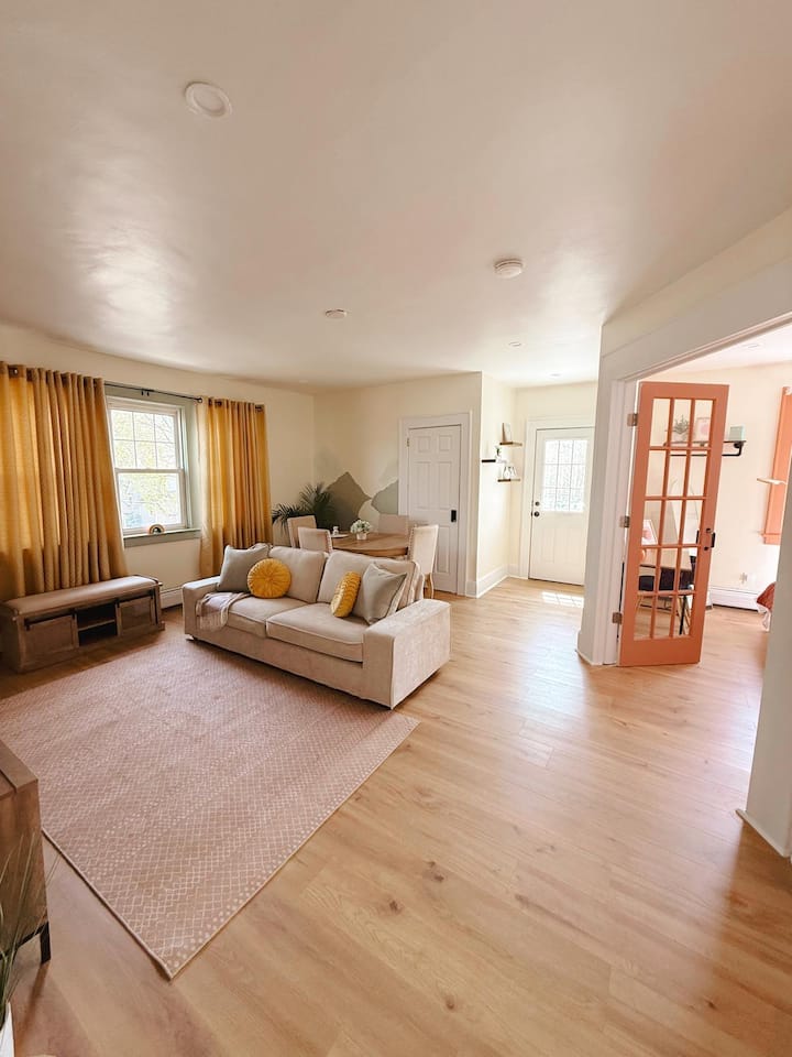 Calm Cocoon W/ King Bed+sleeps 5, By Ewr| 20% Off - Newark, NJ