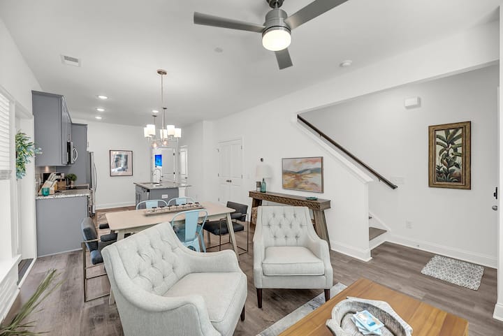 Central | Patio | Parking | Cayla St Townhouse - Charleston, SC