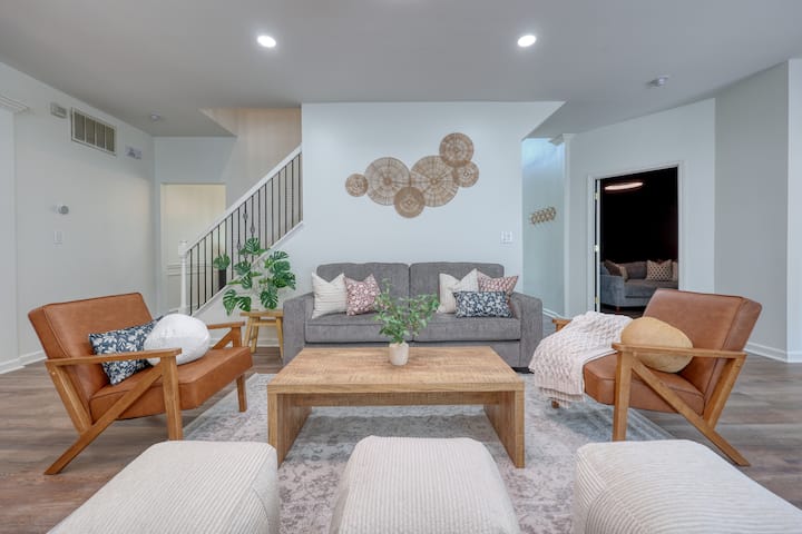 Luxury Retreat| Pool•hottub•theater•pooltable•game - Columbus, GA
