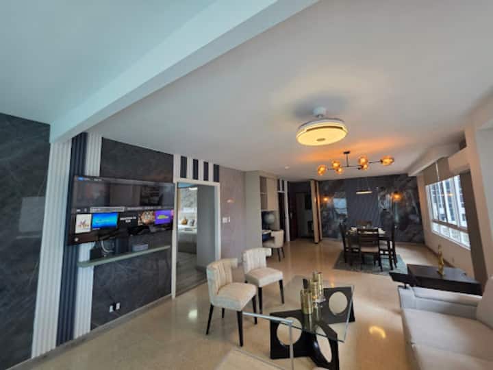 Encantador Y Amplio Apto. En Cinta Costera. - Panama City