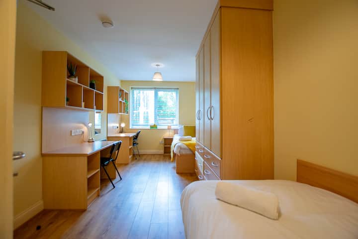 Stylish Galway City 2 Bedroom | Sleeps 5 - Galway