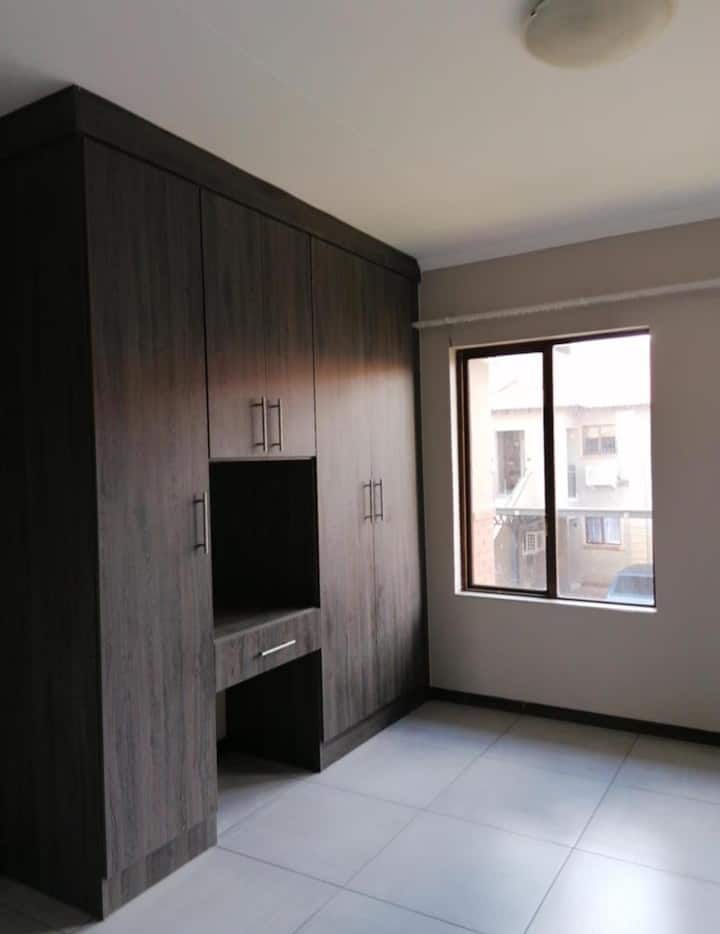 Small 1 Bedroom 1 Batch Beauty - Brakpan