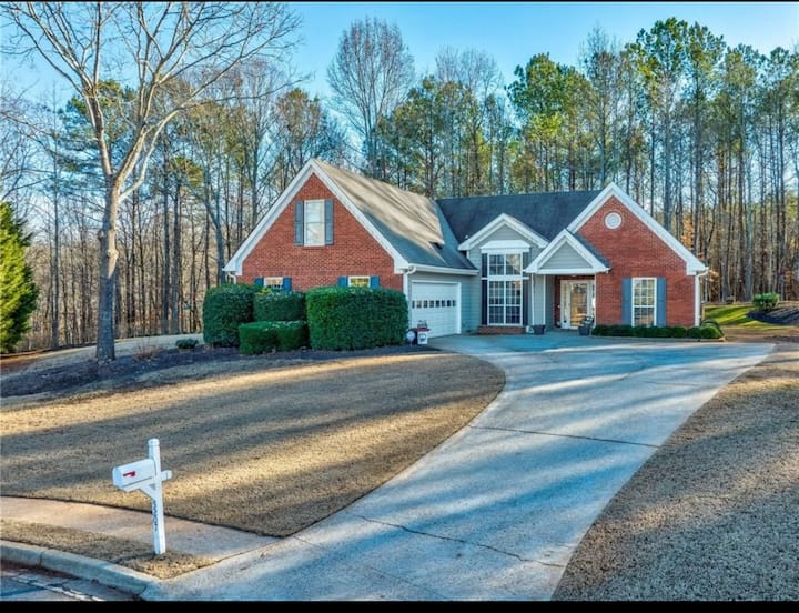 The Perfect Home Near Everything - Auburn, GA