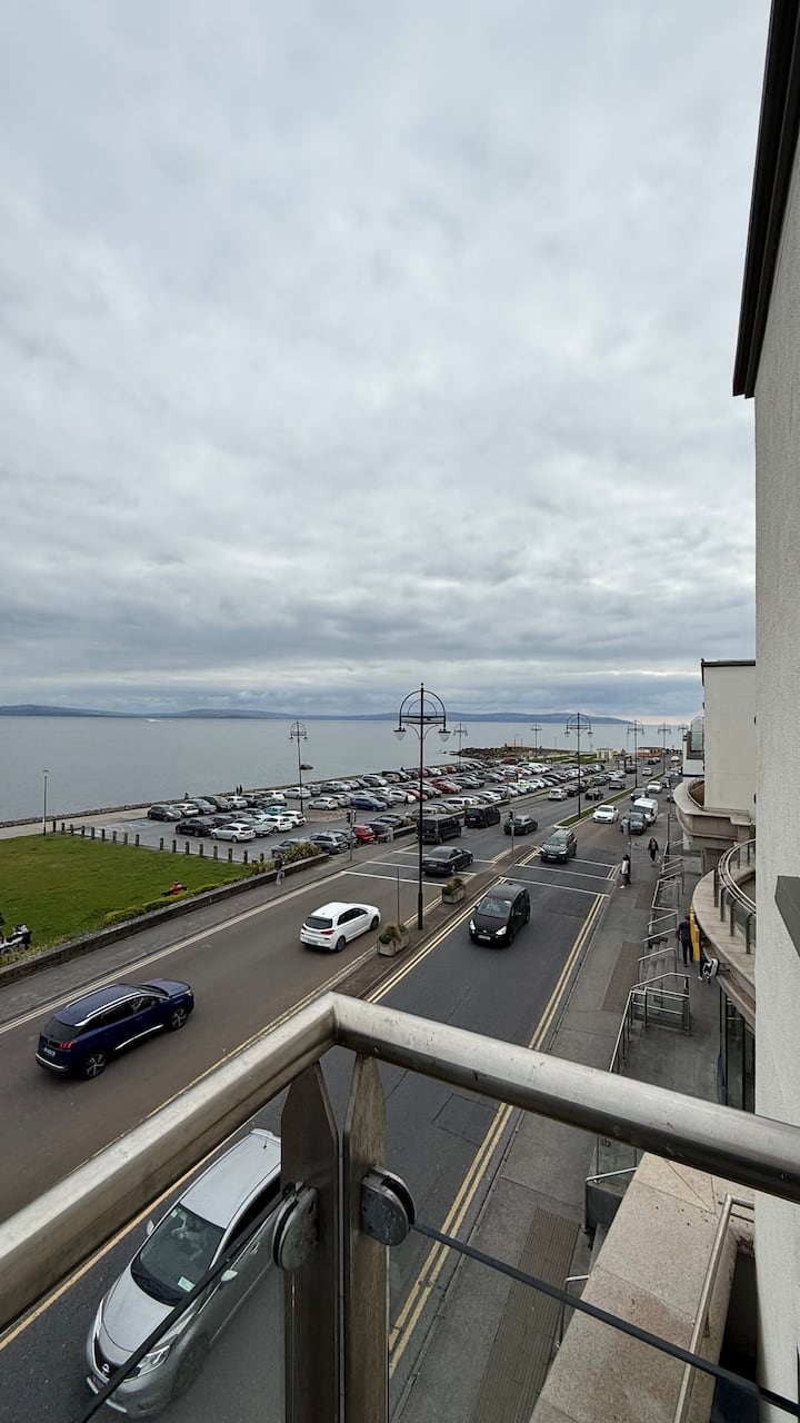 Sea View Apartment In Salthill - Galway