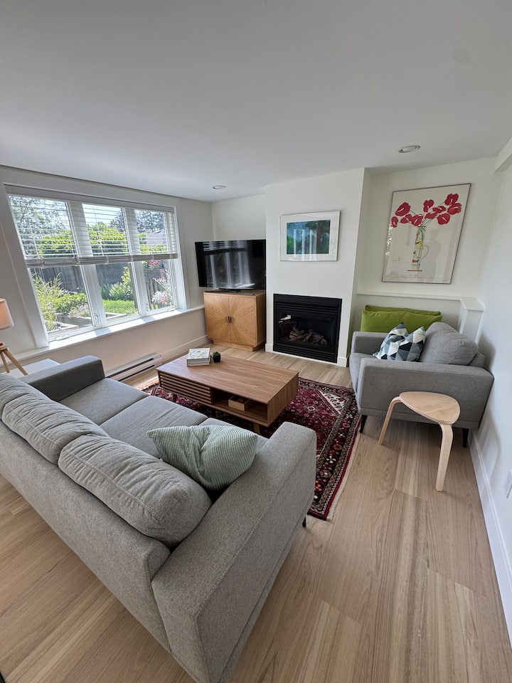 Bright Suite By Trails - North Van Adventure Hub - Mount Seymour
