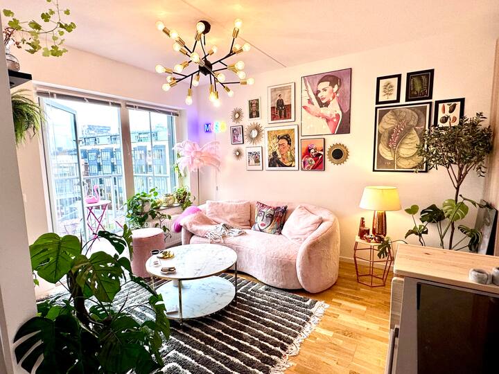 Colorful, Inspiring Apartment - Stockholm