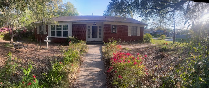 Room In Beautiful Bungalow - Mobile, AL