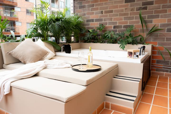 New Apt W Private Jacuzzi & Ac - Medellín, Colombia