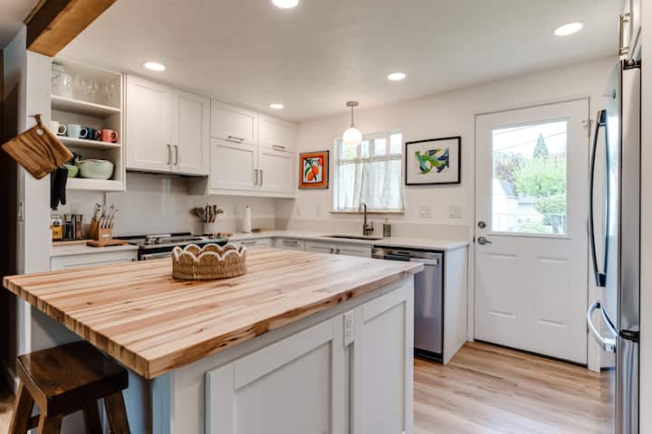 The Modern Midtown Retreat - ユージーン, OR