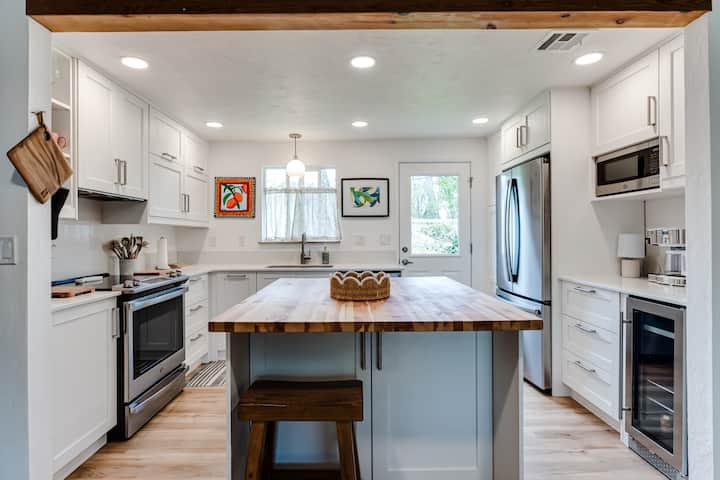 The Modern Midtown Retreat - Eugene, OR