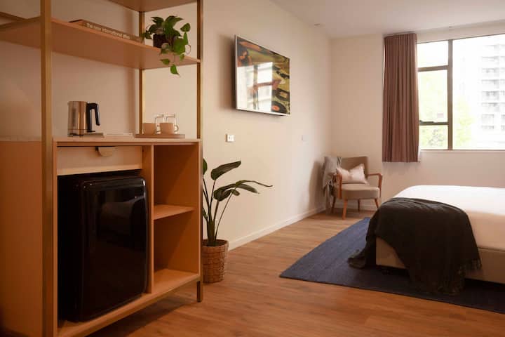 Private King Ensuite Room - Canberra