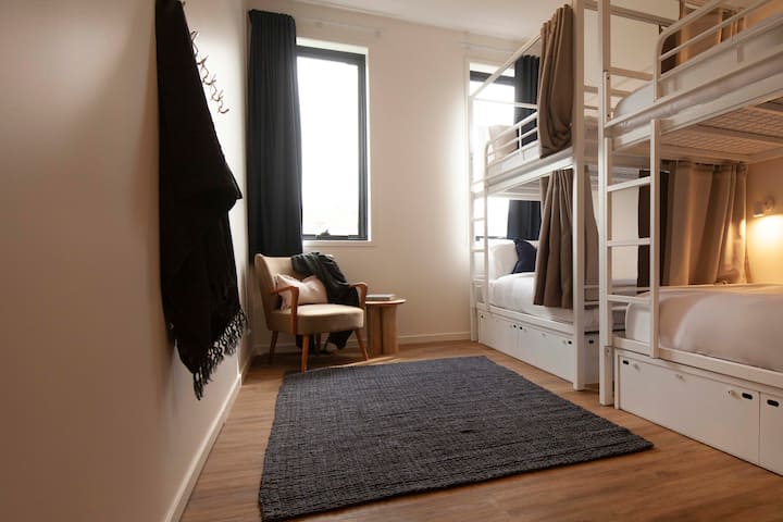 Private 4 Bed Room - Canberra