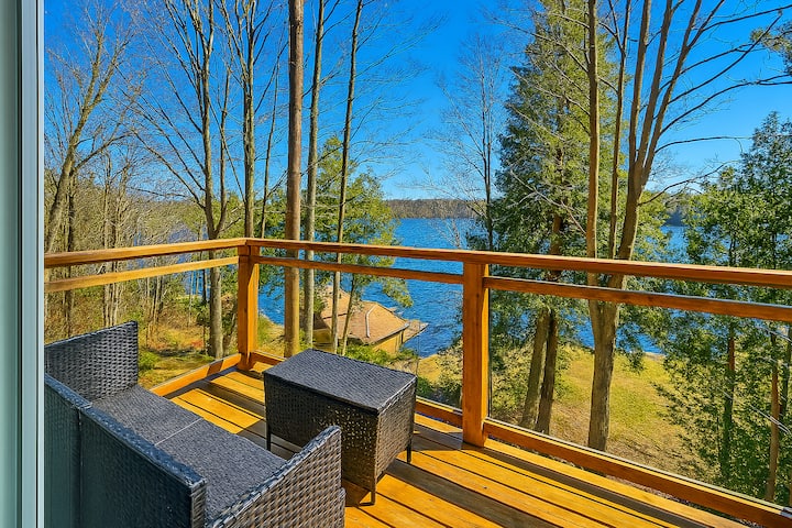 Waterfront Cottage - Uxbridge, ON, Canada