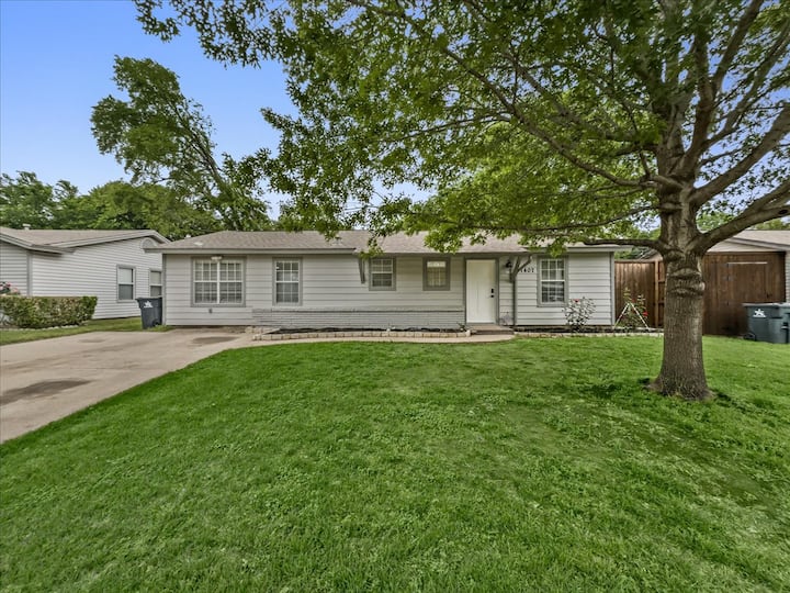 Next To Six Flags & At&t Stadium - Arlington