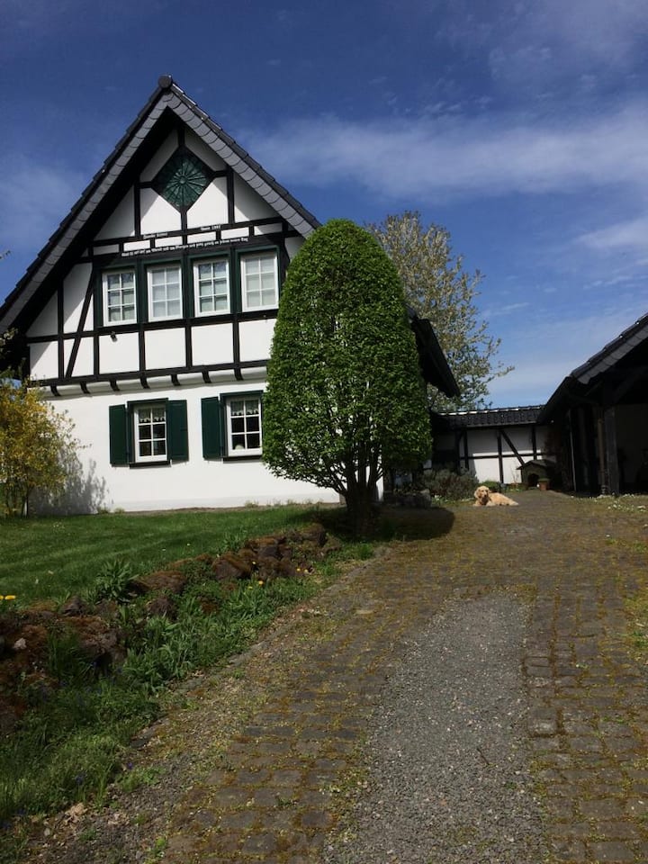 Gemütliches Fachwerkhaus Mit Garten - 8 Personen - Blankenheim